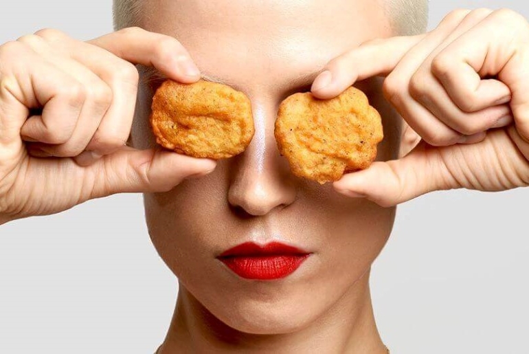 Reddit's co-founder backs $65 million series B into a fake chicken ...